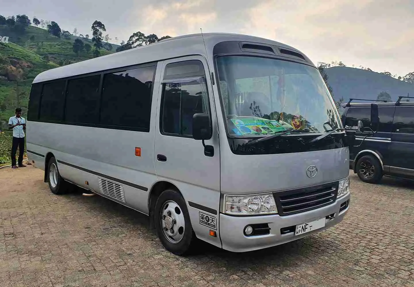 Mini Coach/Bus - Lanka Taxi Service